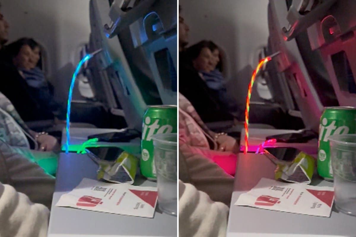 Plane passenger furious after woman uses flashing…