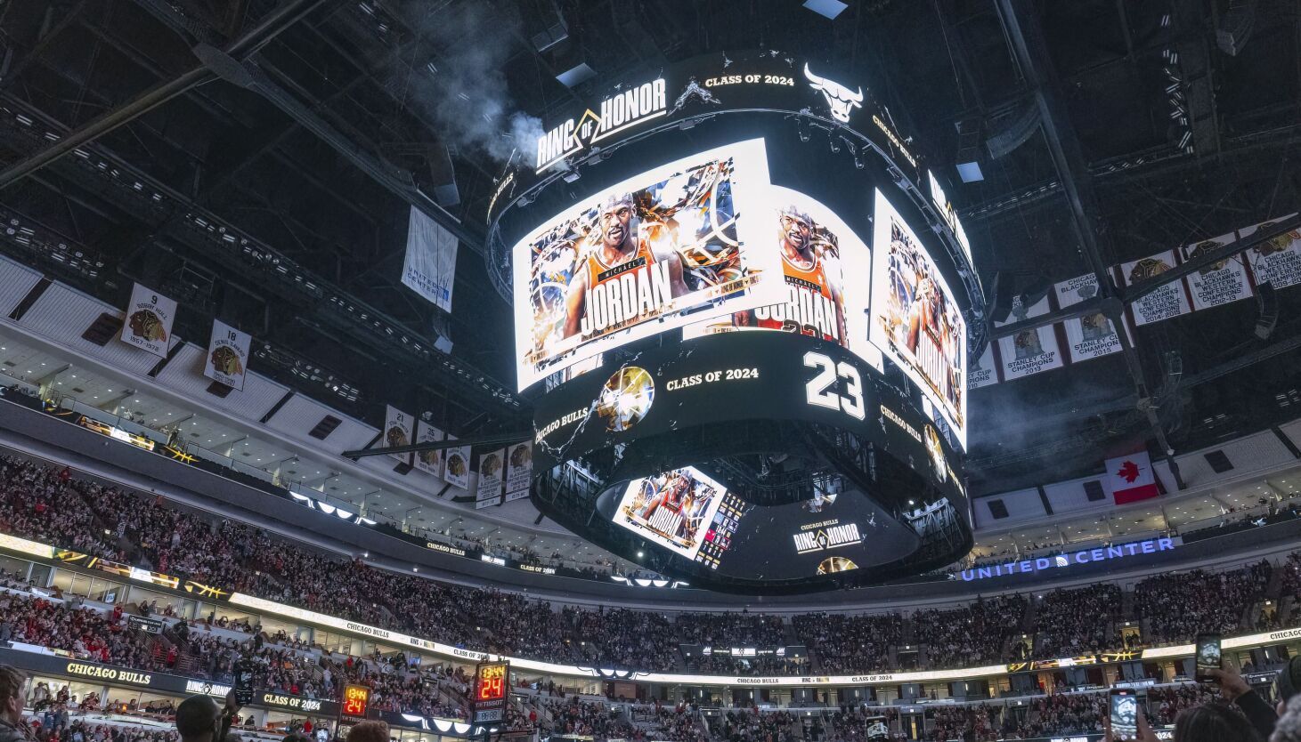 Bulls officials condemn fans who booed Jerry Krause…