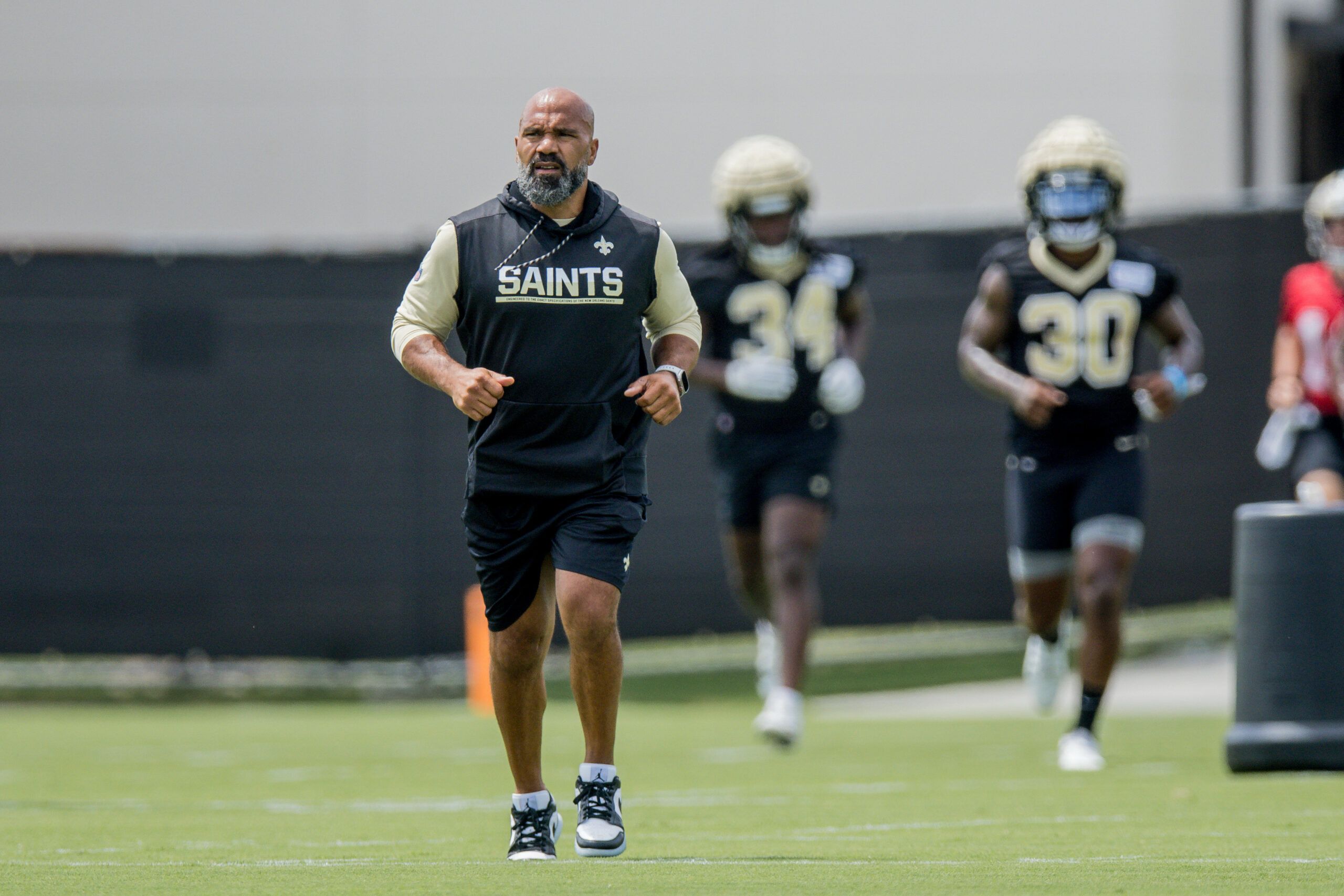 Giants interview Saints RB coach Joel Thomas for a…