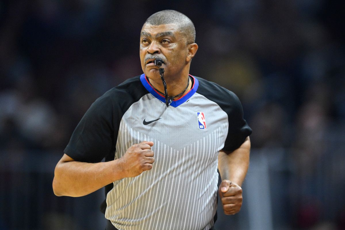 Sports Illustrated - Referee Channels Michael Jordan…