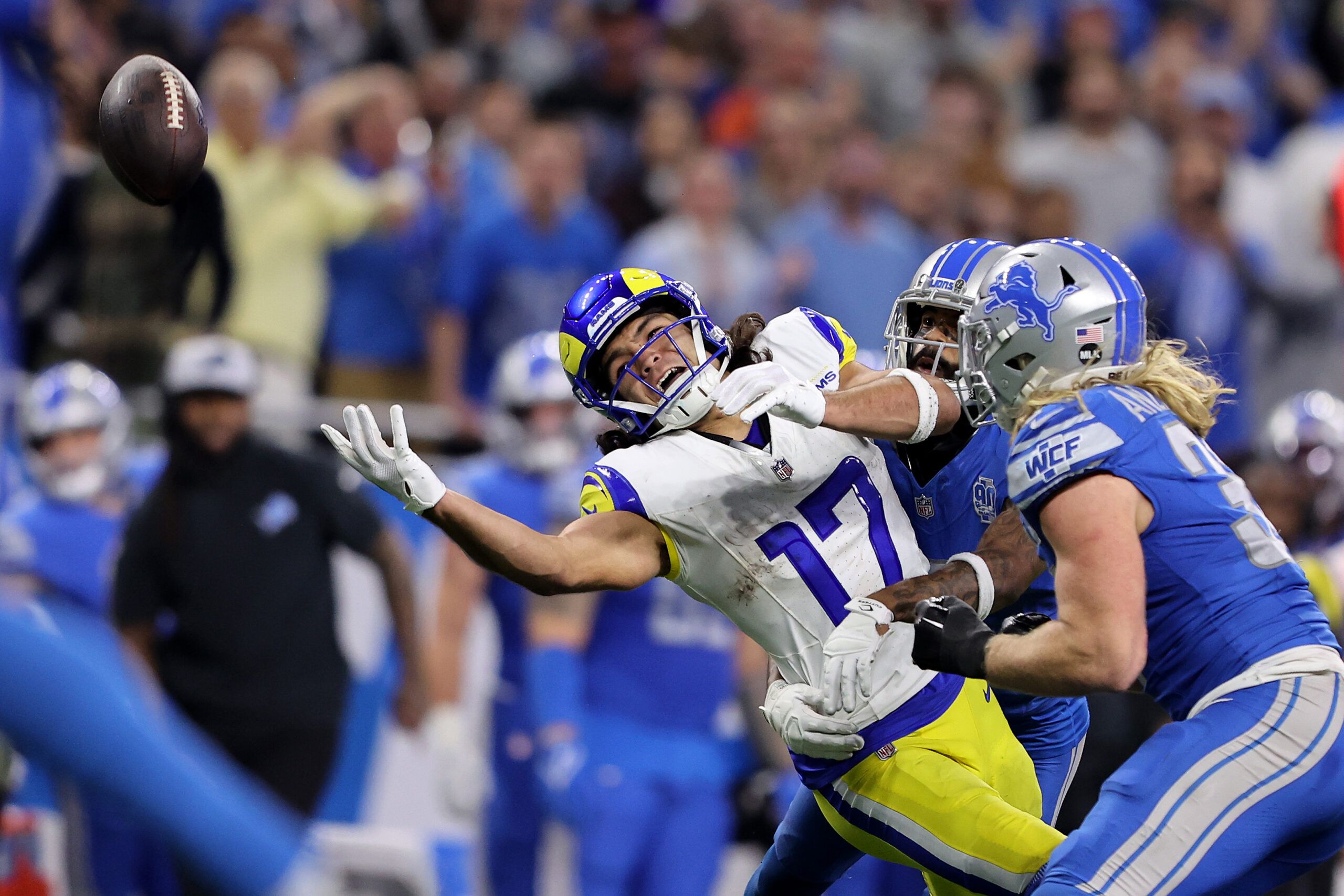 Lions DB appeared to get away with blatant hold vs.…