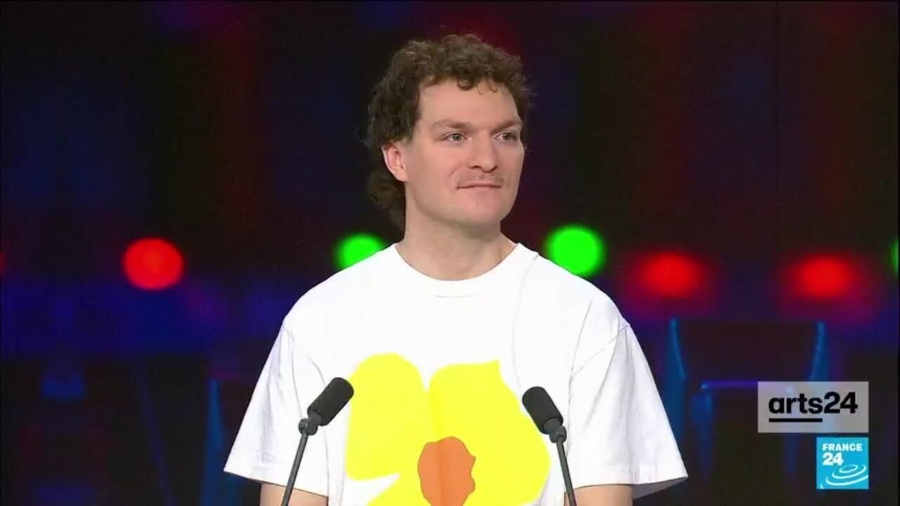 Music show: Robert Robert welcomes you to his…