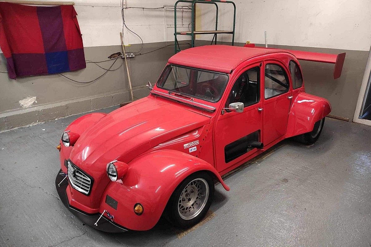 Club racer building V8-powered Citroen 2CV Special…