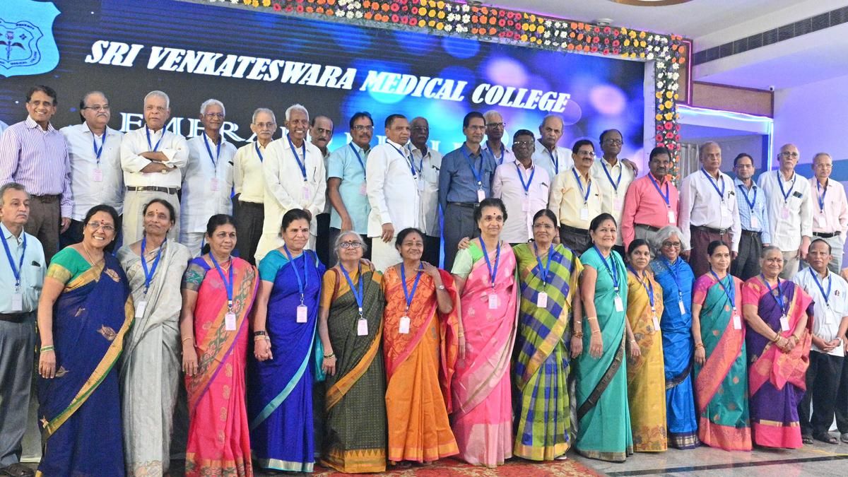 SVMC alumni reunite after 55 years, revisit precious…