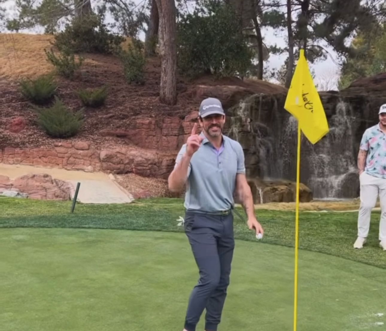 Aaron Rodgers hit a hole-in-one in first post-surgery…