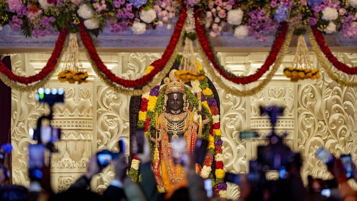 Political winds blow in Ayodhya as Naidu, Gowda attend…