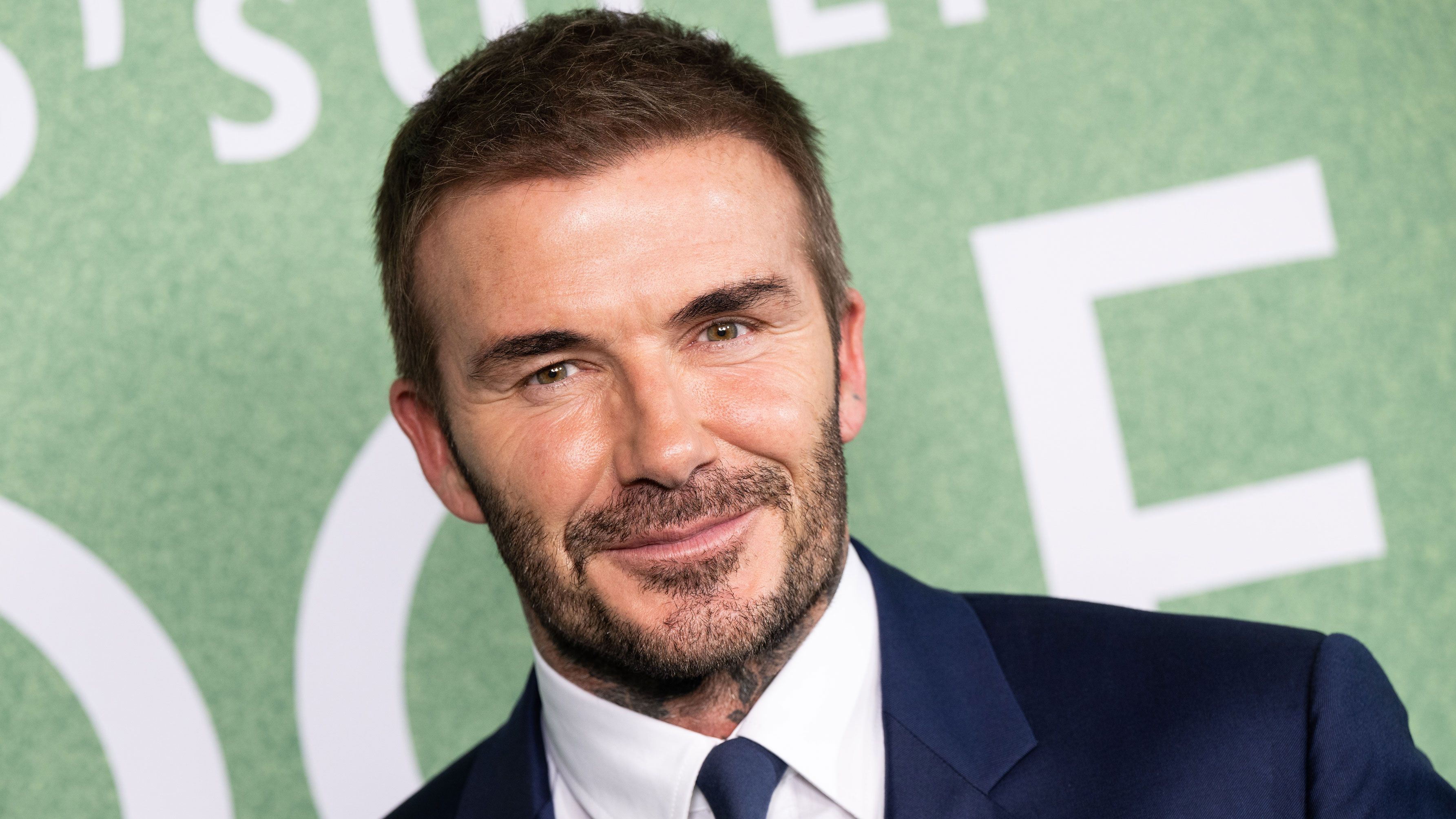 David Beckham defies kitchen trends with an unfitted,…