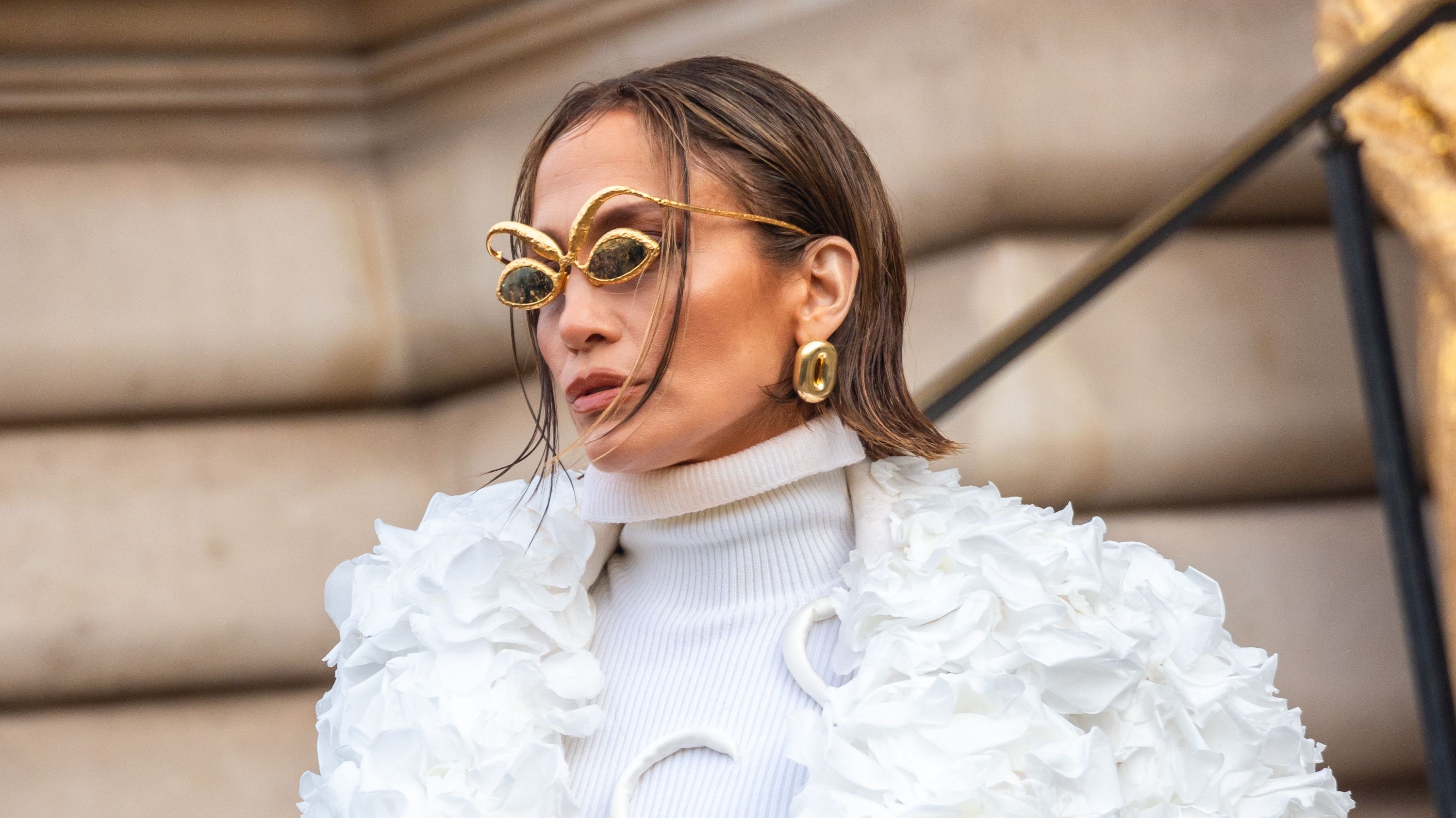 JLo debuts ultra short bob haircut in Paris as she…