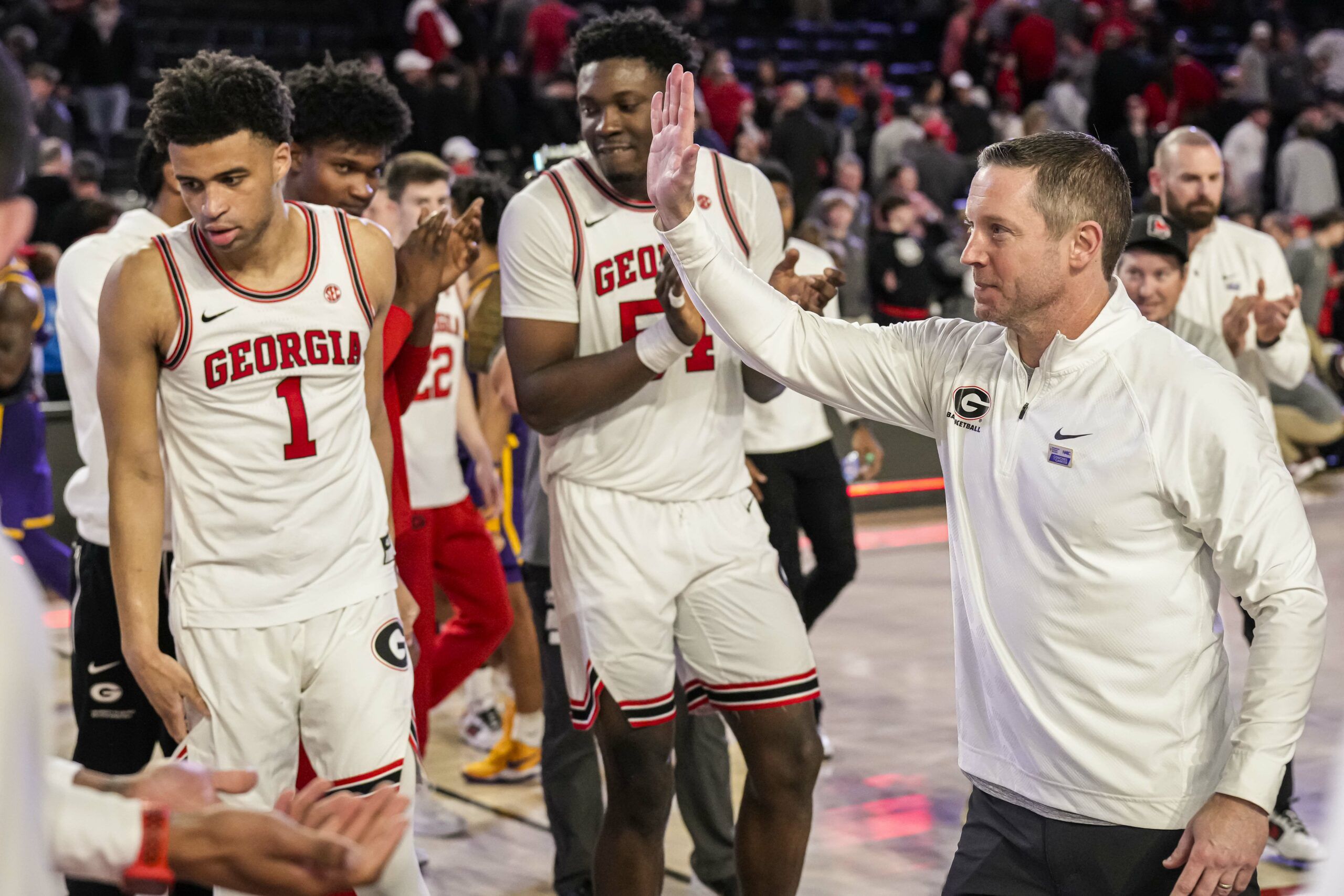 UGA basketball picks up crucial last-second home win…