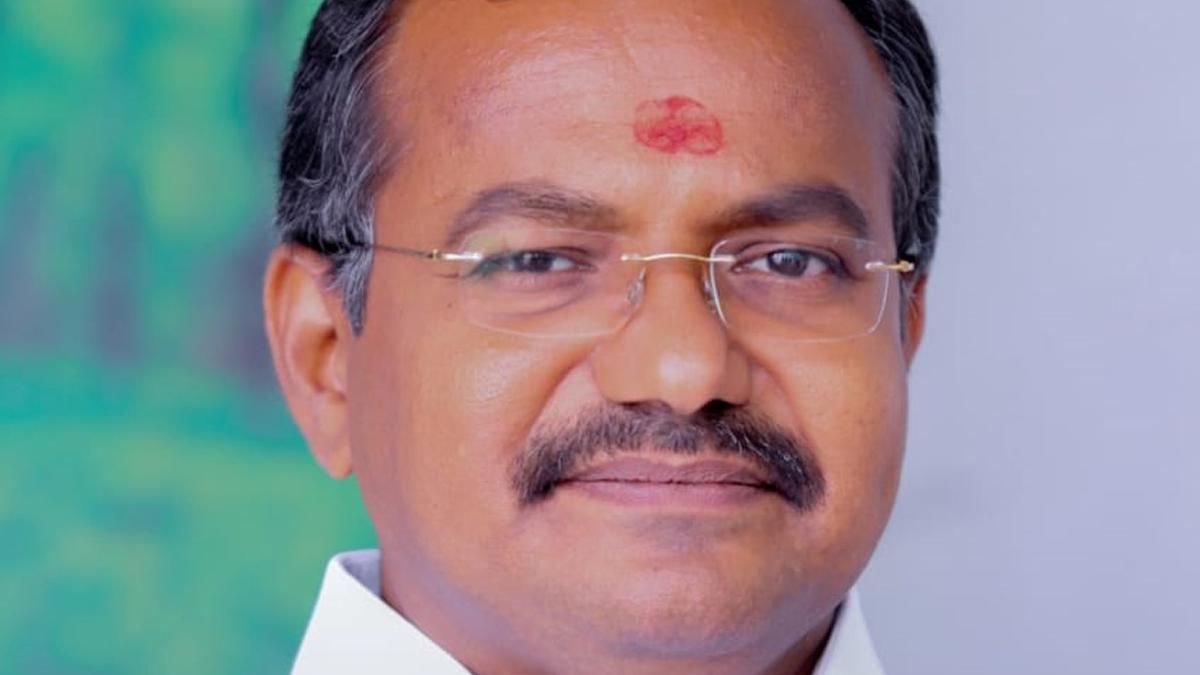 Video of Salem PMK MLA prostrating to apologize to…