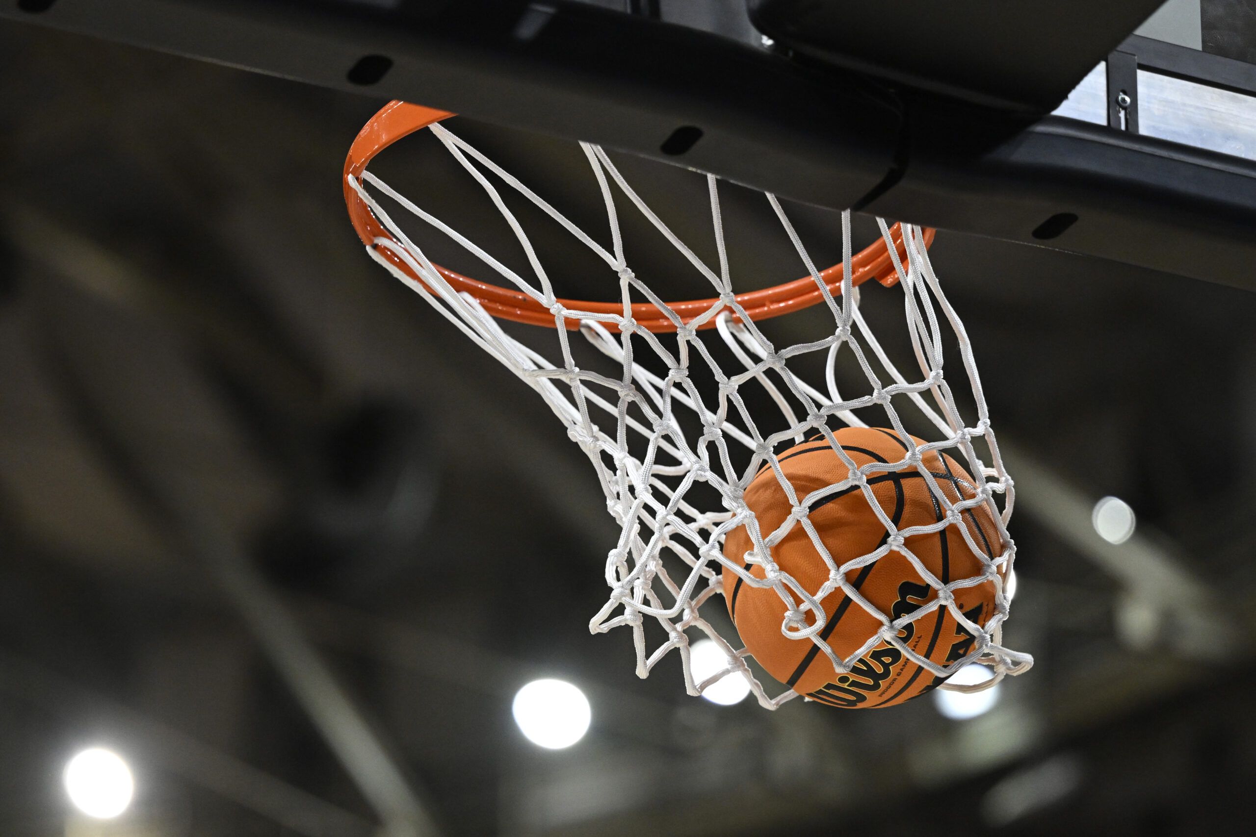 Lexi Isebrand pulls off an insane shot in an Iowa…