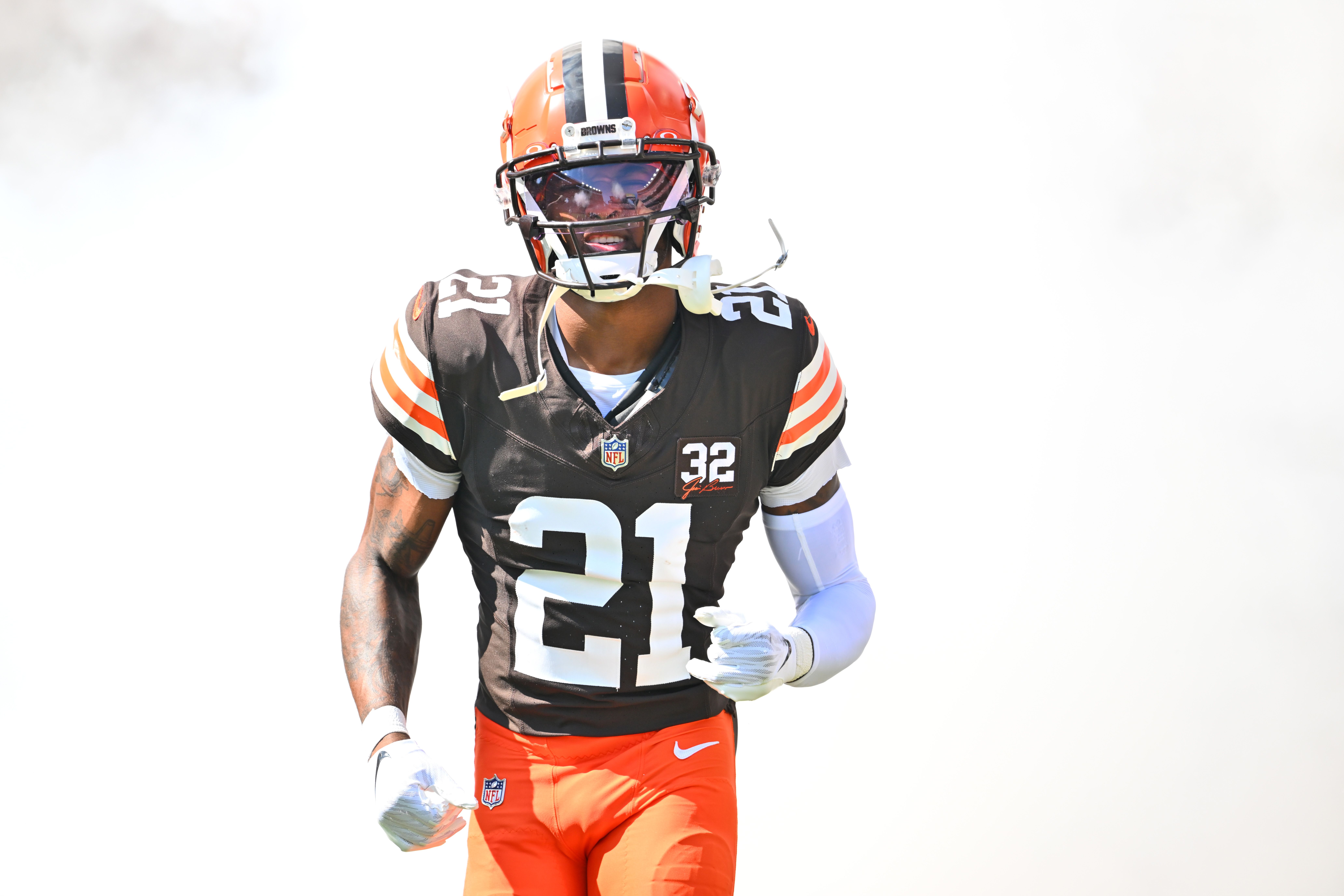 WATCH: Browns CB Denzel Ward makes 1-handed INT in Pro…