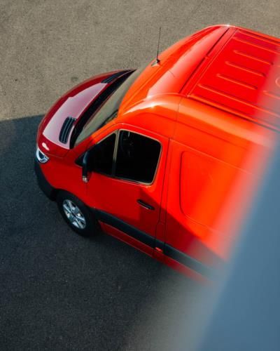 Mercedes-Benz launches eSprinter with massive battery…