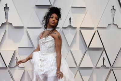 SZA reveals past relationships with Drake and…