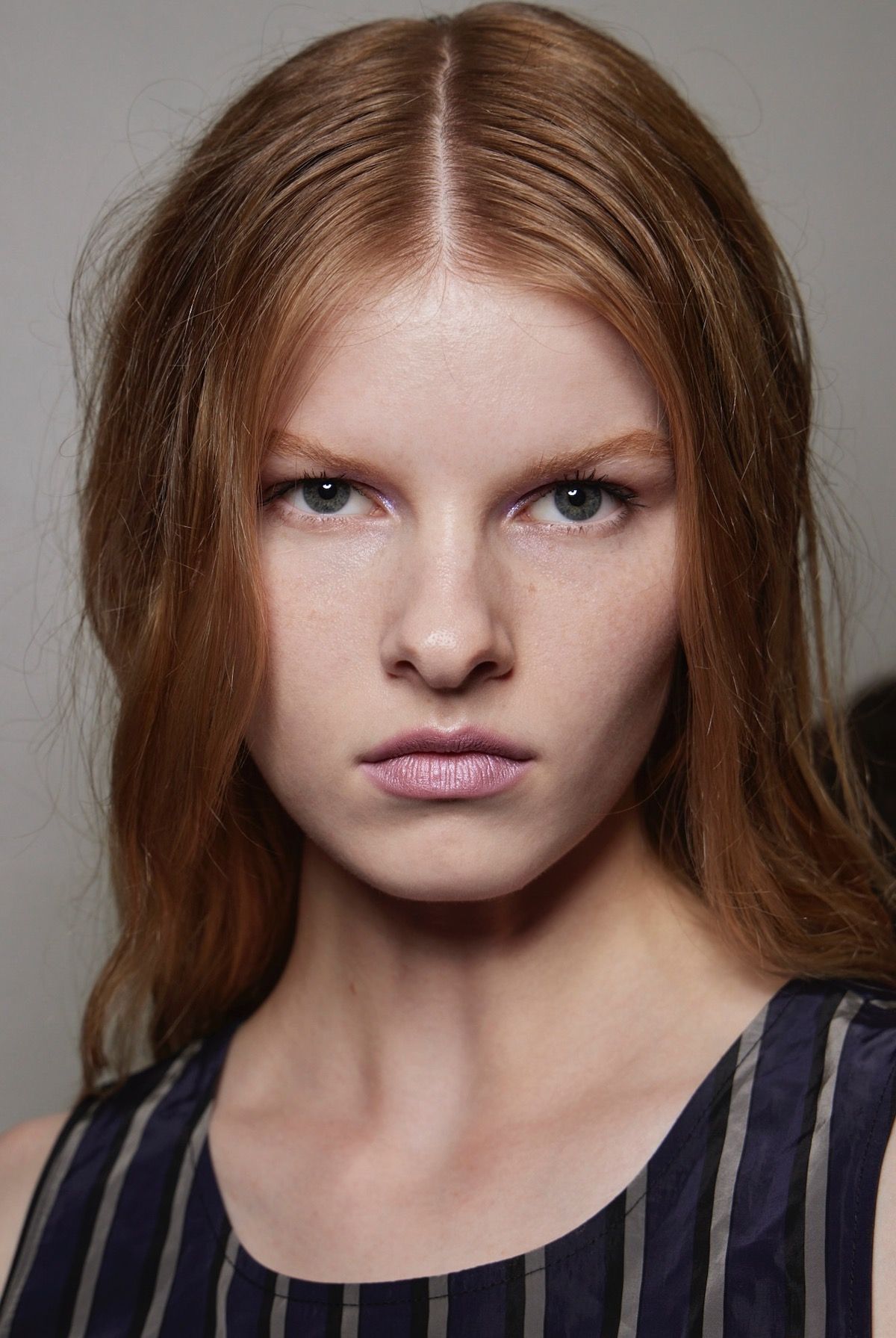 Y2K Favorite Frosted Makeup Is Making a Major…