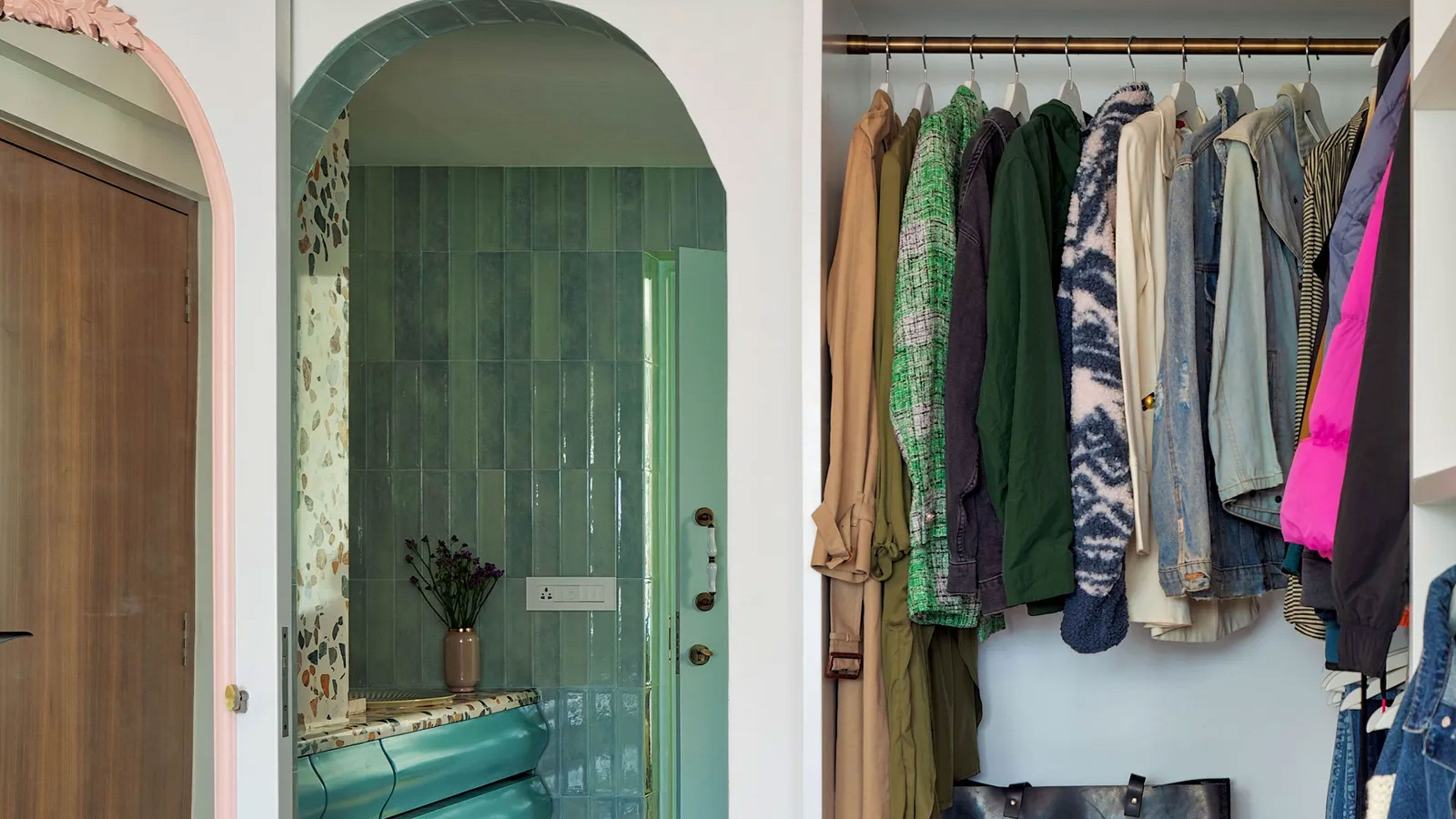How to Make the Most of a Small Closet — 6 Tricks That…