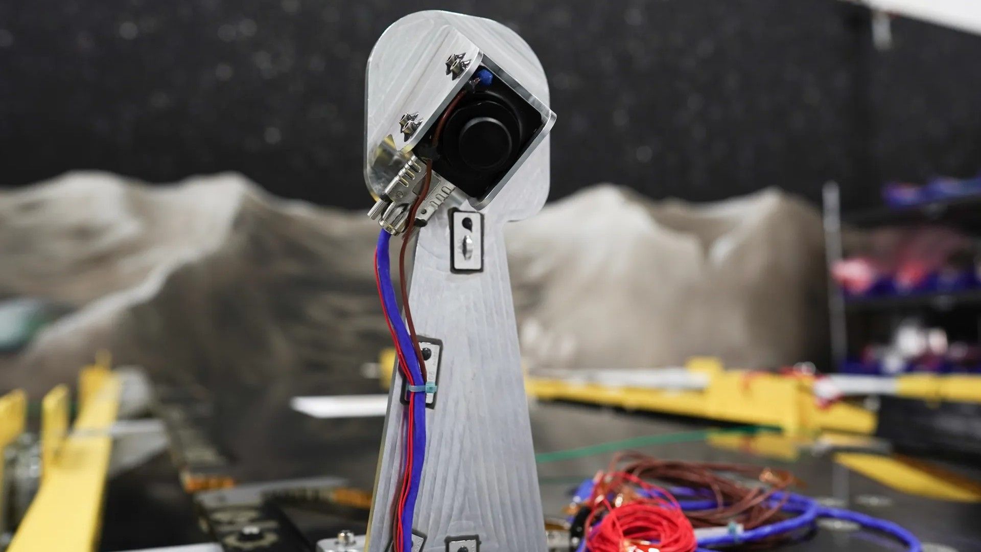 Intuitive Machines moon lander to carry tiny NASA…