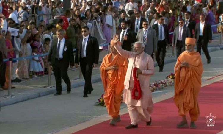 PM Modi welcomed by priests at BAPS Hindu temple in…