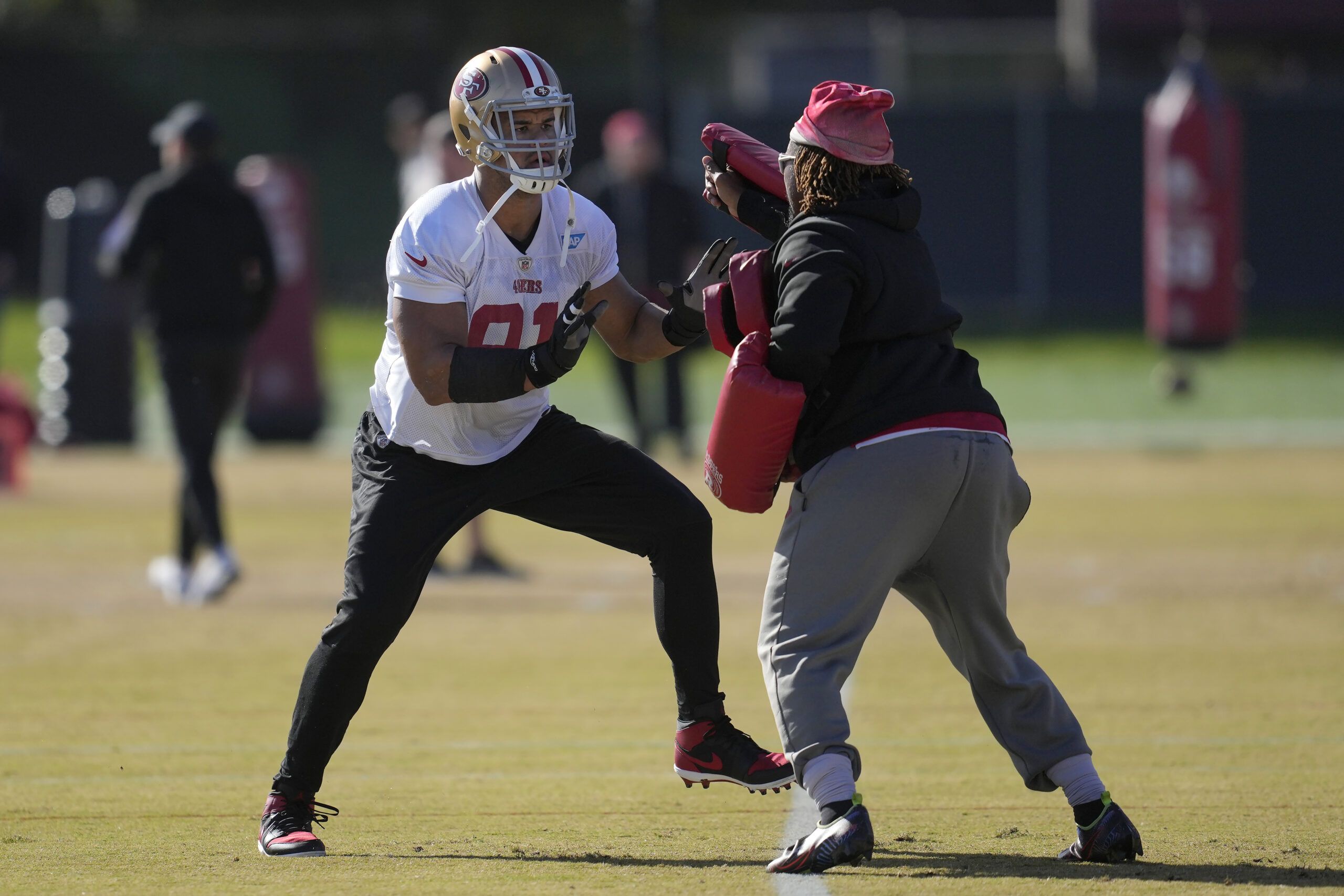 Commanders hire Darryl Tapp as defensive line coach