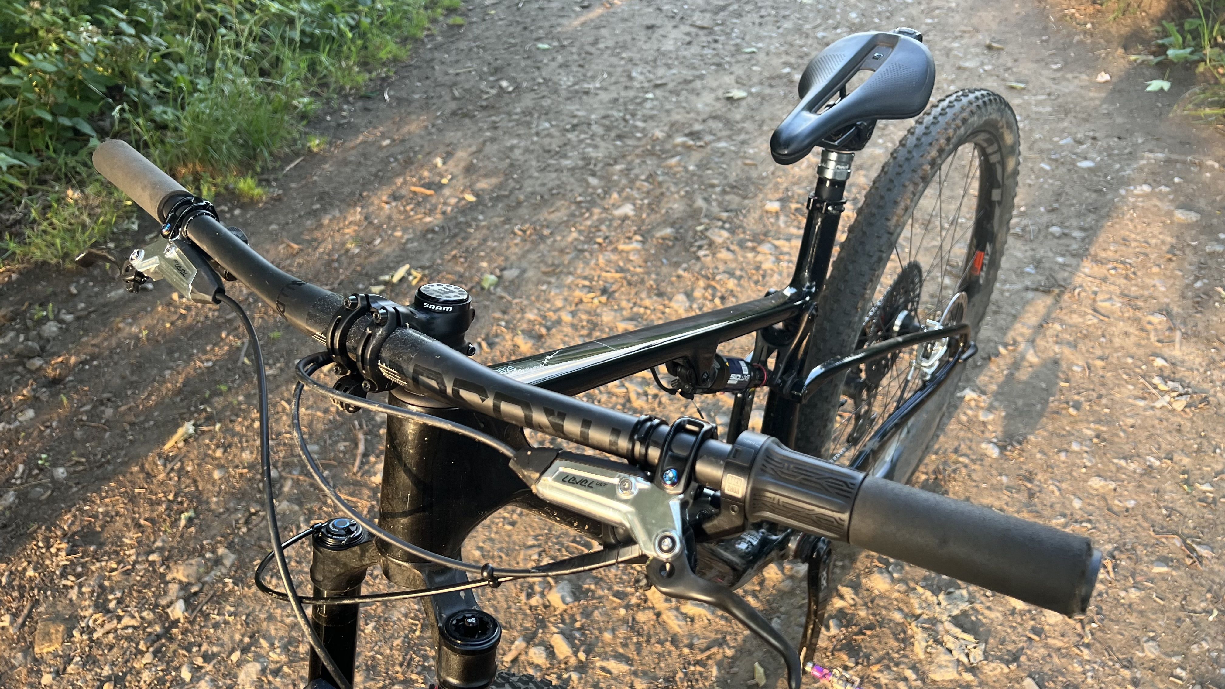 Truvativ Atmos Carbon flat bar and Atmos 7K stem…