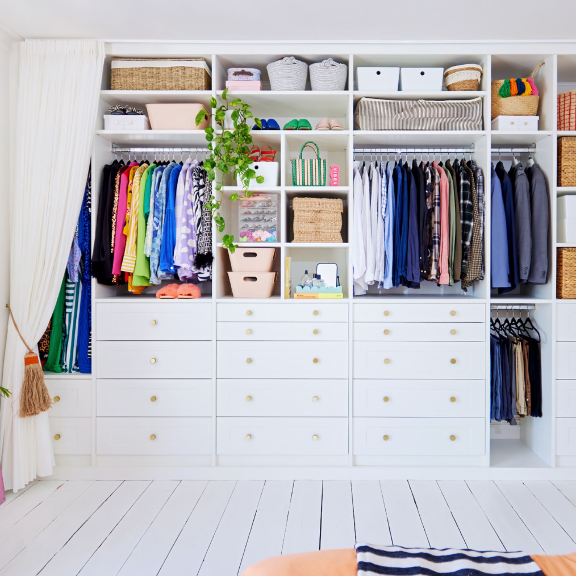 This open wardrobe makeover uses two simple design…