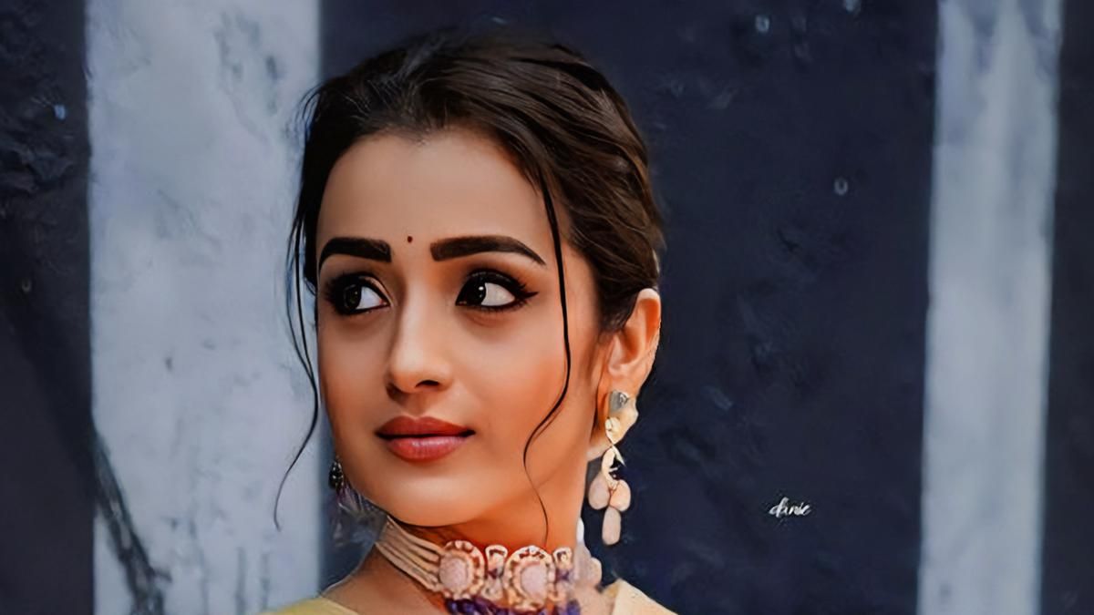Actor Trisha warns of action, ex-AIADMK functionary…