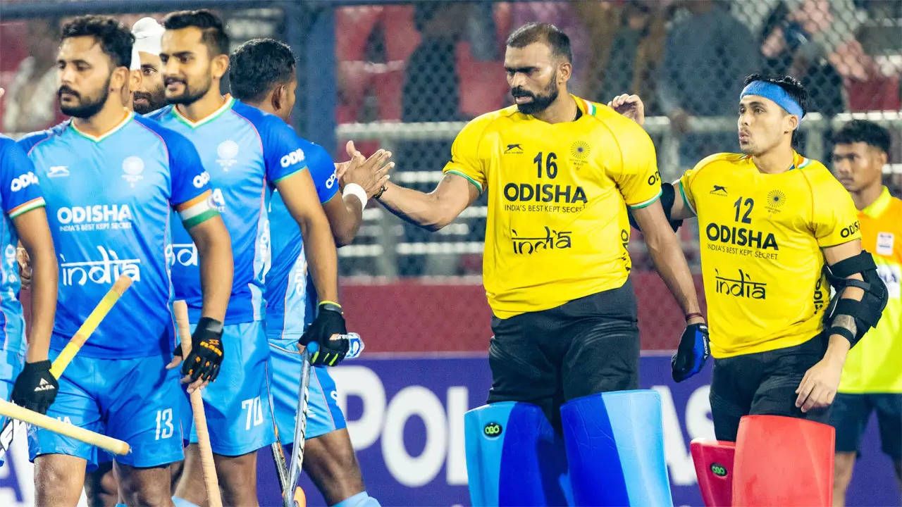 PR Sreejesh, Krishan Bahadur Pathak pose Olympic…