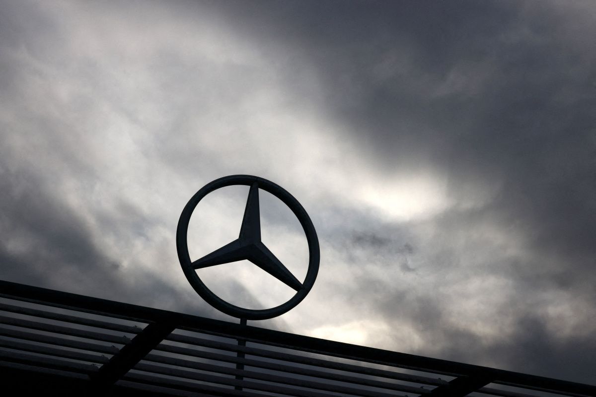 Mercedes-Benz Group AG Ramps Up Shareholder Returns…