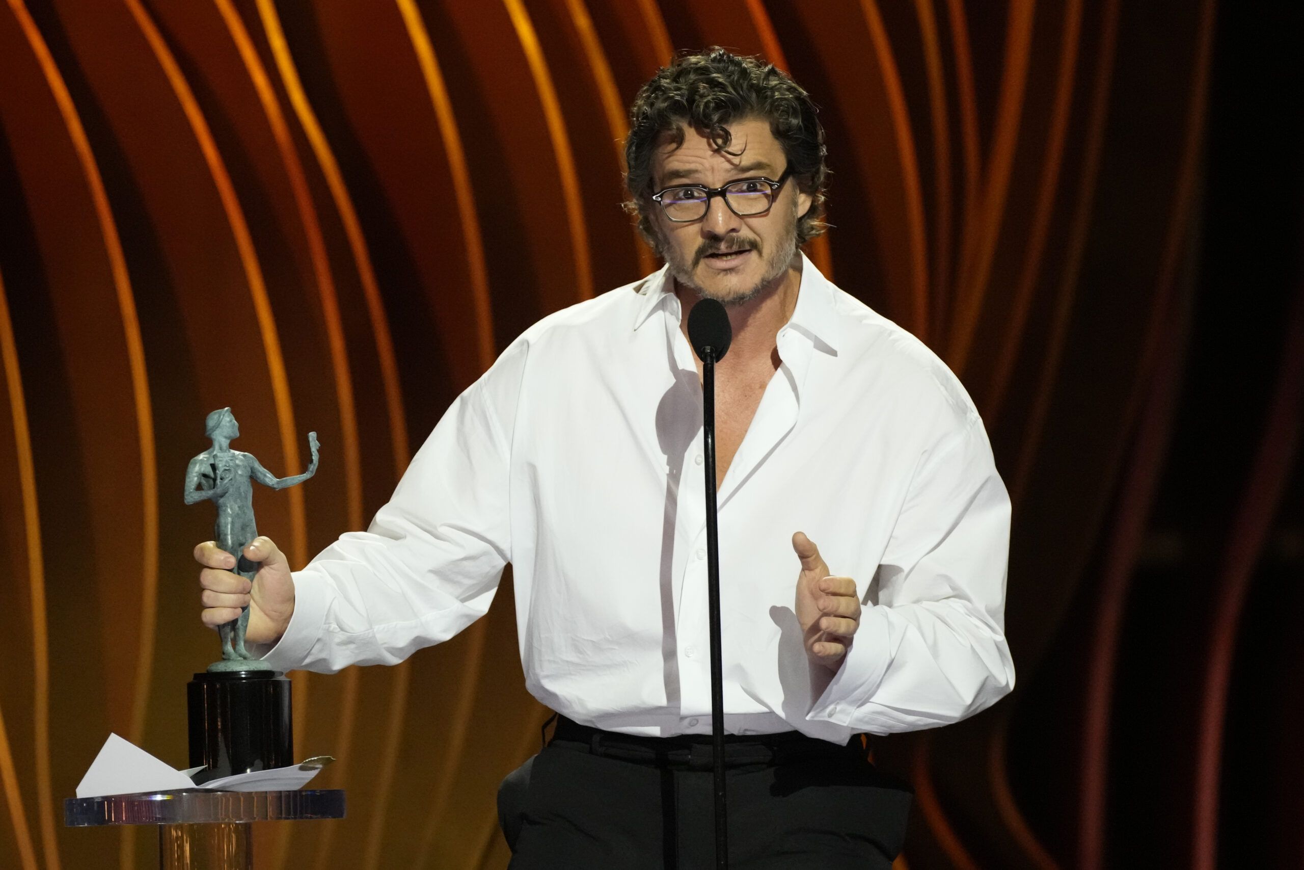 Pedro Pascal gave an endearing acceptance speech after…