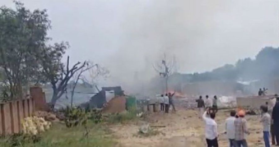 Uttar Pradesh: Four killed in explosion at firecracker… Uttar Pradesh: Four killed in explosion at firecracker…