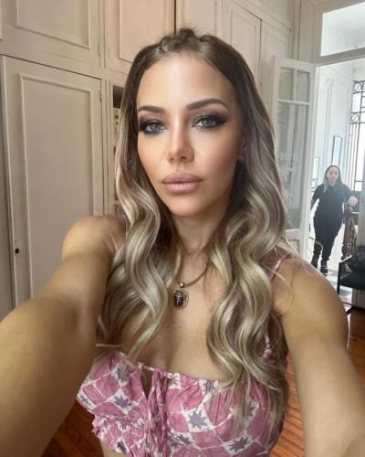 Eva Anderson: A Vision Of Pink Perfection