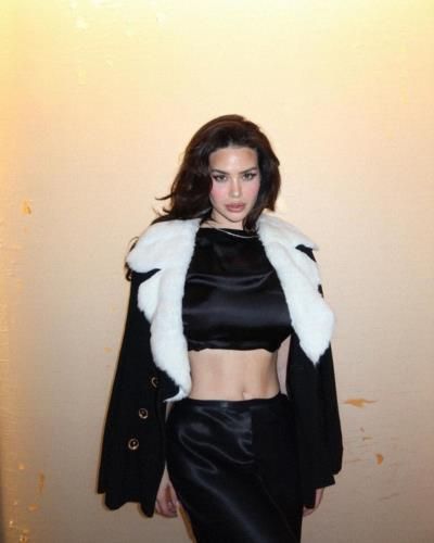 Endi Demneri: Effortlessly Glamorous In Chic Black…