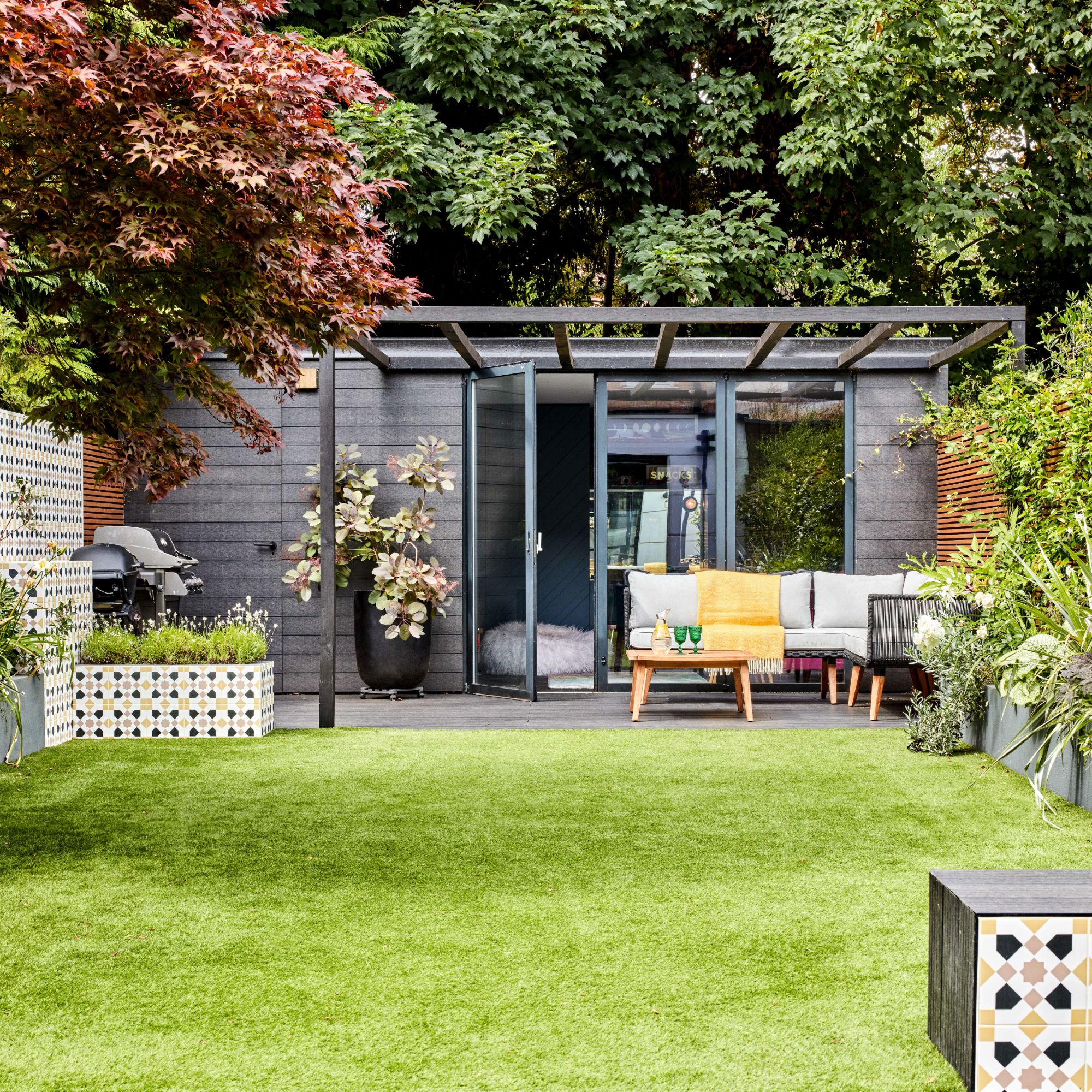 Can I scarify a lawn in March? Experts issue warning…