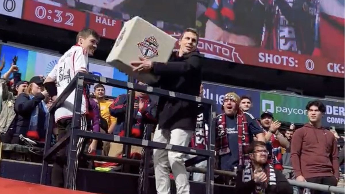 New England Revolution Unveil Lame New ‘Tea Crate’…