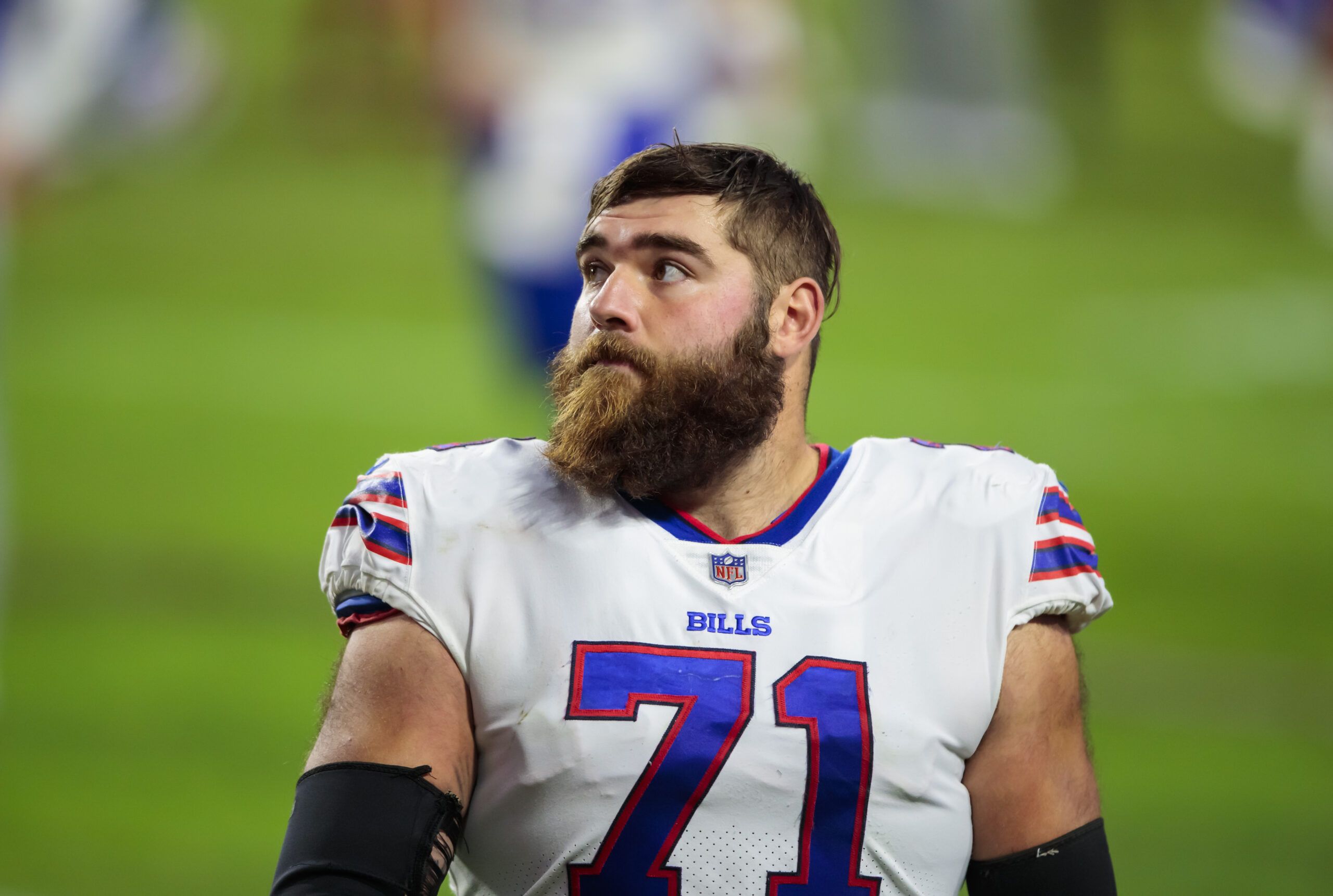 How trade for Ryan Bates impacts Bears’ salary cap in…