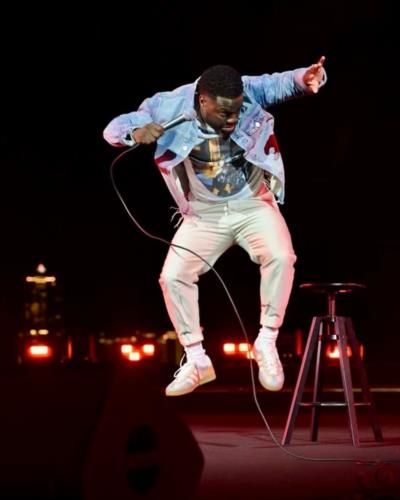 Kevin Hart's Electrifying Stage Presence Shines In…