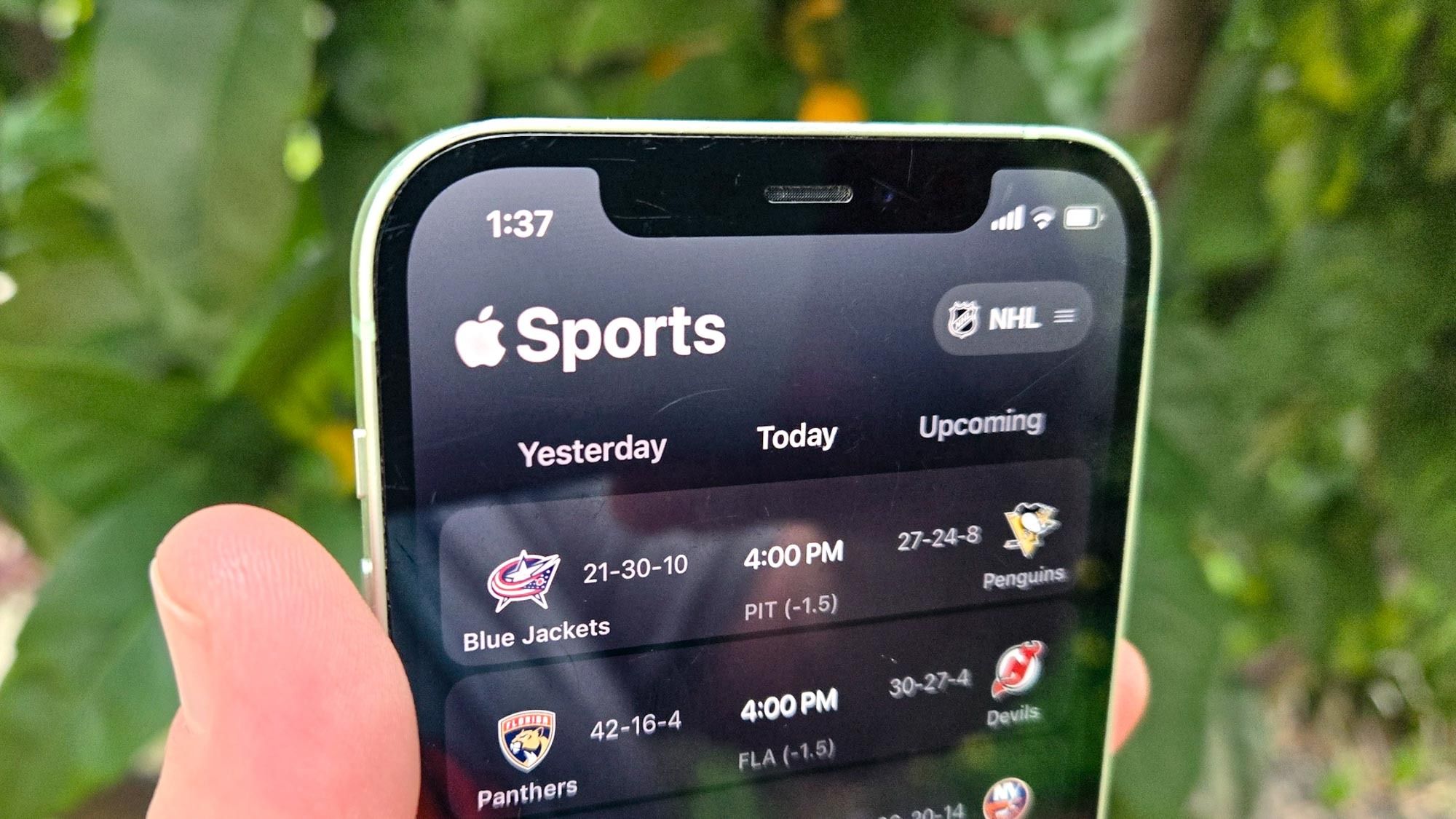 The iOS Sports app lets you follow your favorite teams…