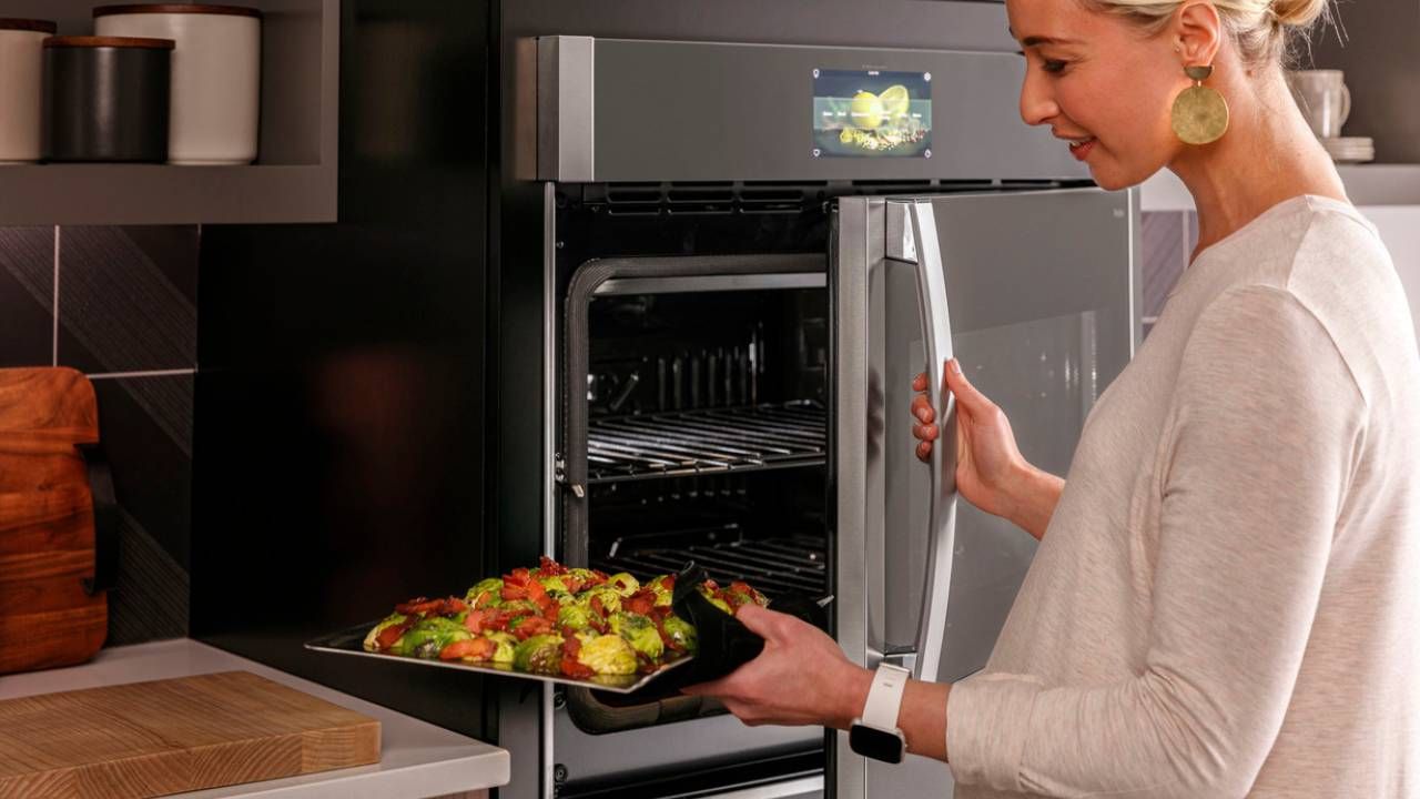 This smart oven knows what it’s cooking with new AI…