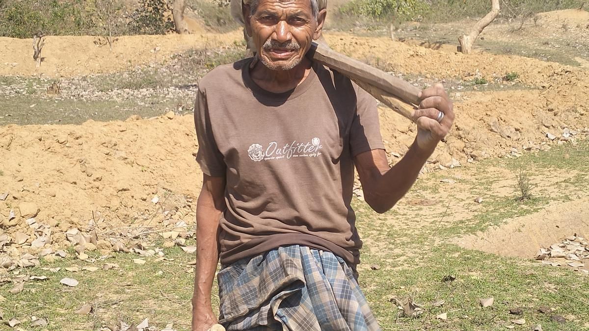 ‘Canal Man’ Laungi Bhuiya picks up his shovel again to…