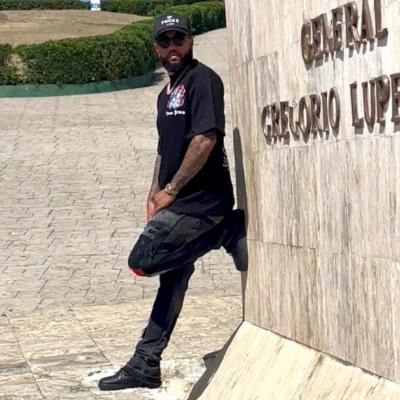 The Timeless Elegance Of Ronny Rodriguez In Black…