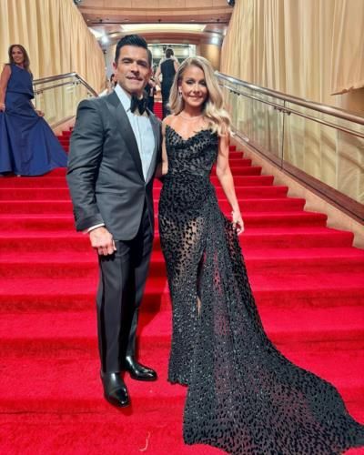 Kelly Ripa Radiates Elegance And Joy On Red Carpet