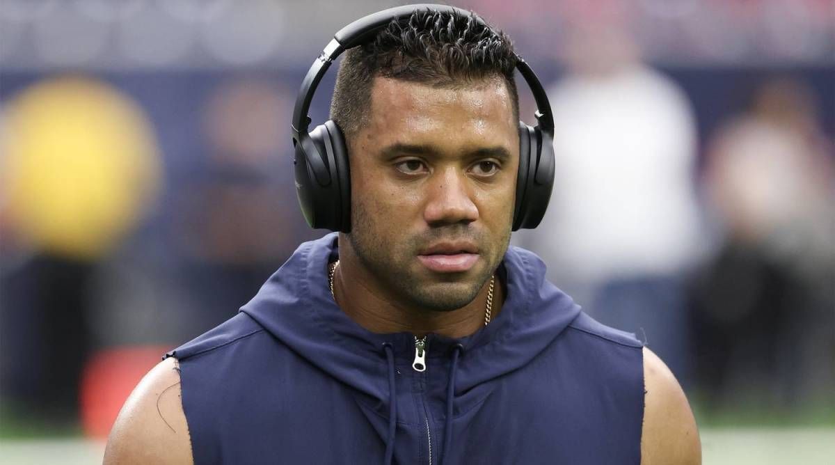 Russell Wilson Gives Steelers' Players a Big Boost in…