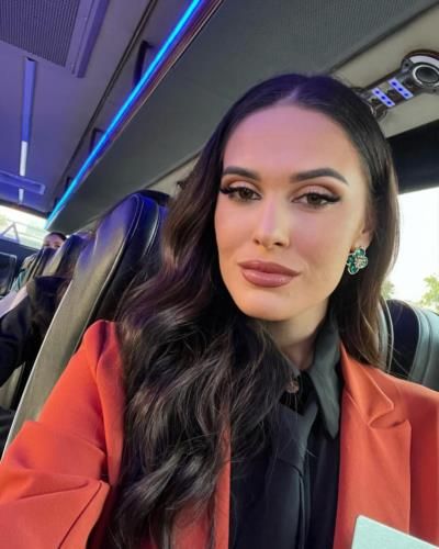 Samantha Misovic: Elegance And Confidence In Red And…