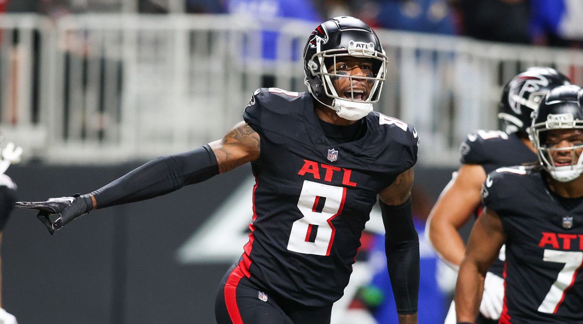 Sports Illustrated - Kyle Pitts Asks Kirk Cousins for…