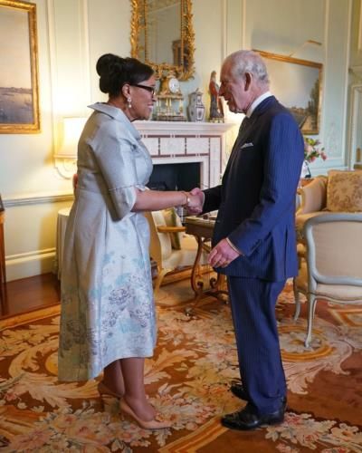 Royal Family Faces Criticism Over Handling Of Photo…