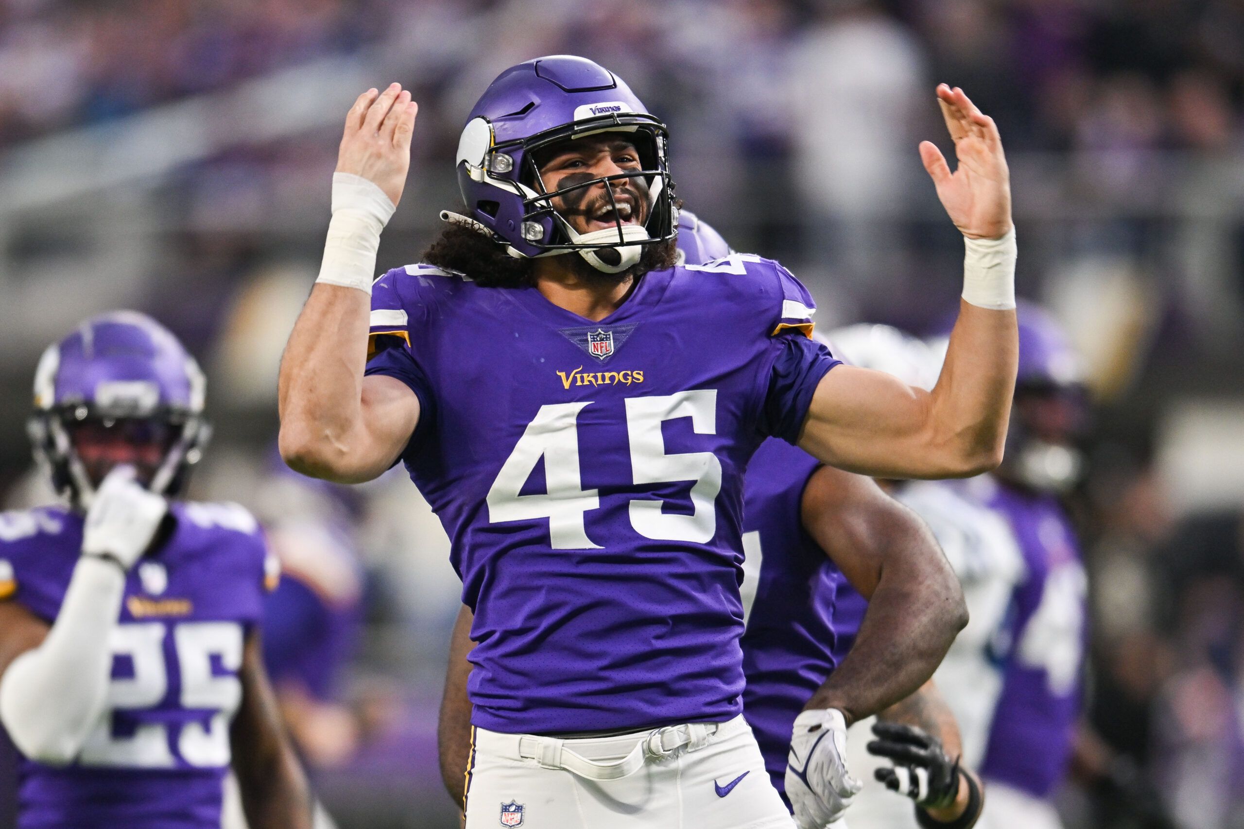 Chargers signing LB Troy Dye