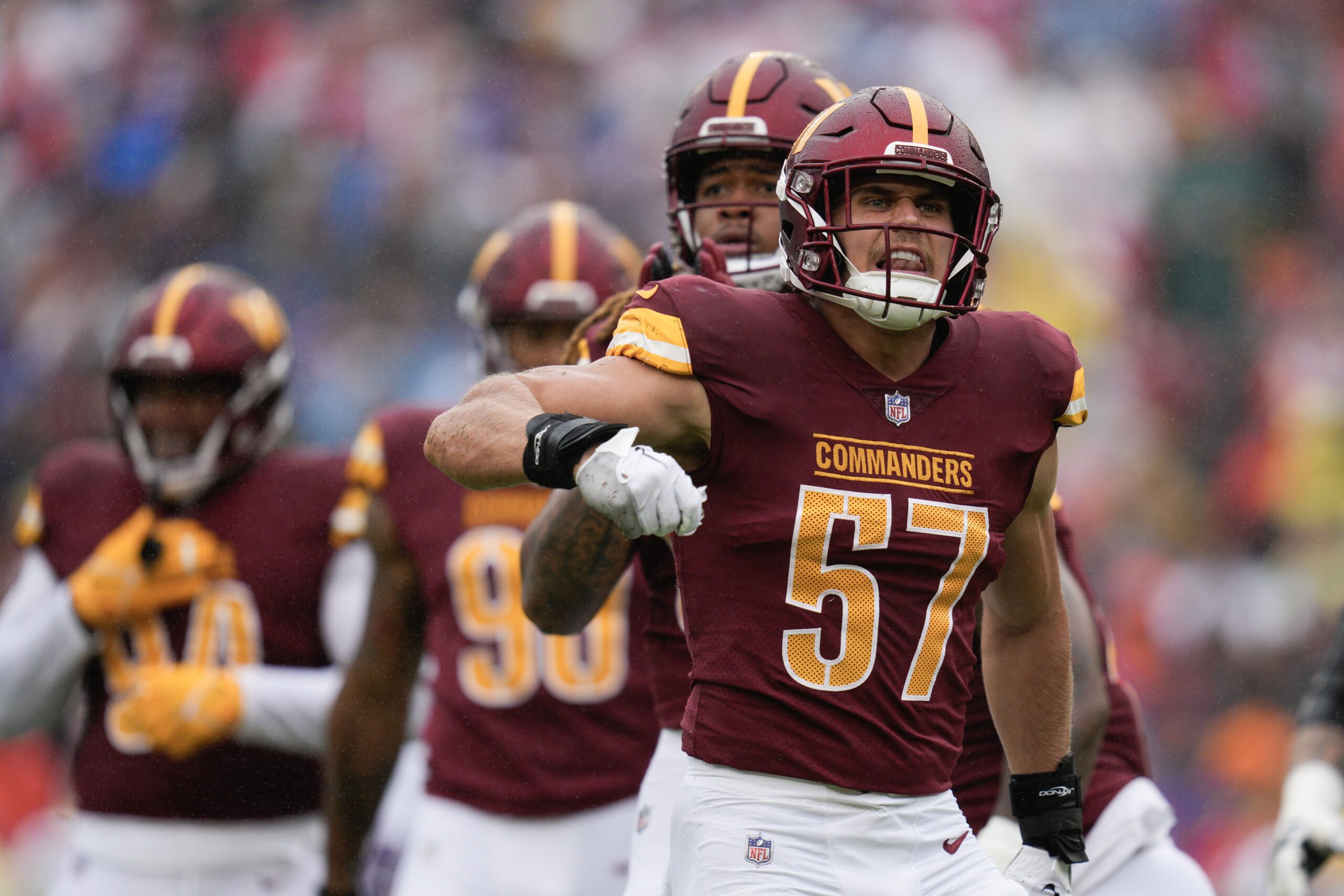 Former Commanders linebacker Cody Barton signs with…