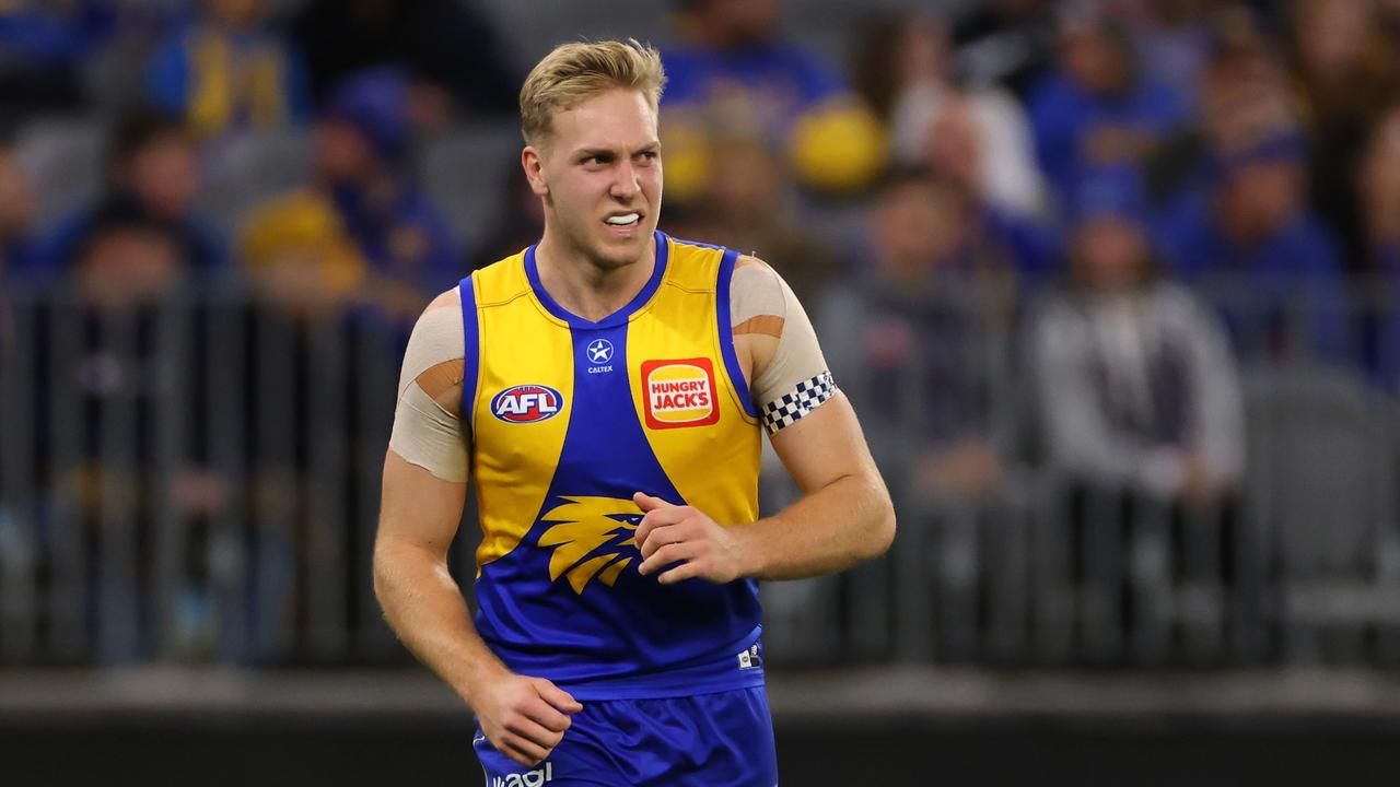 Eagles co-captain Allen sidelined with knee injury