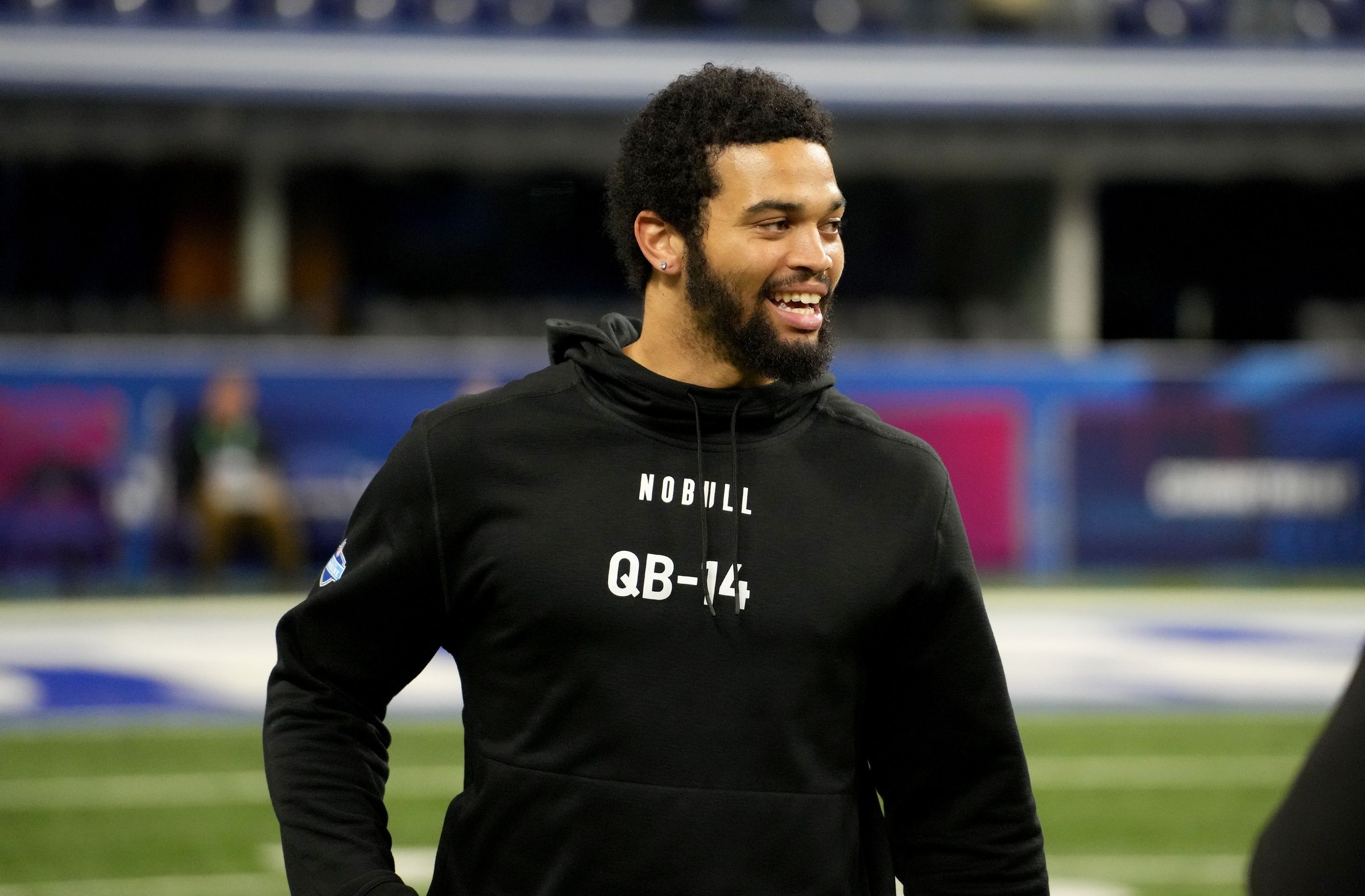 Bears WR Keenan Allen greets Caleb Williams at USC pro…