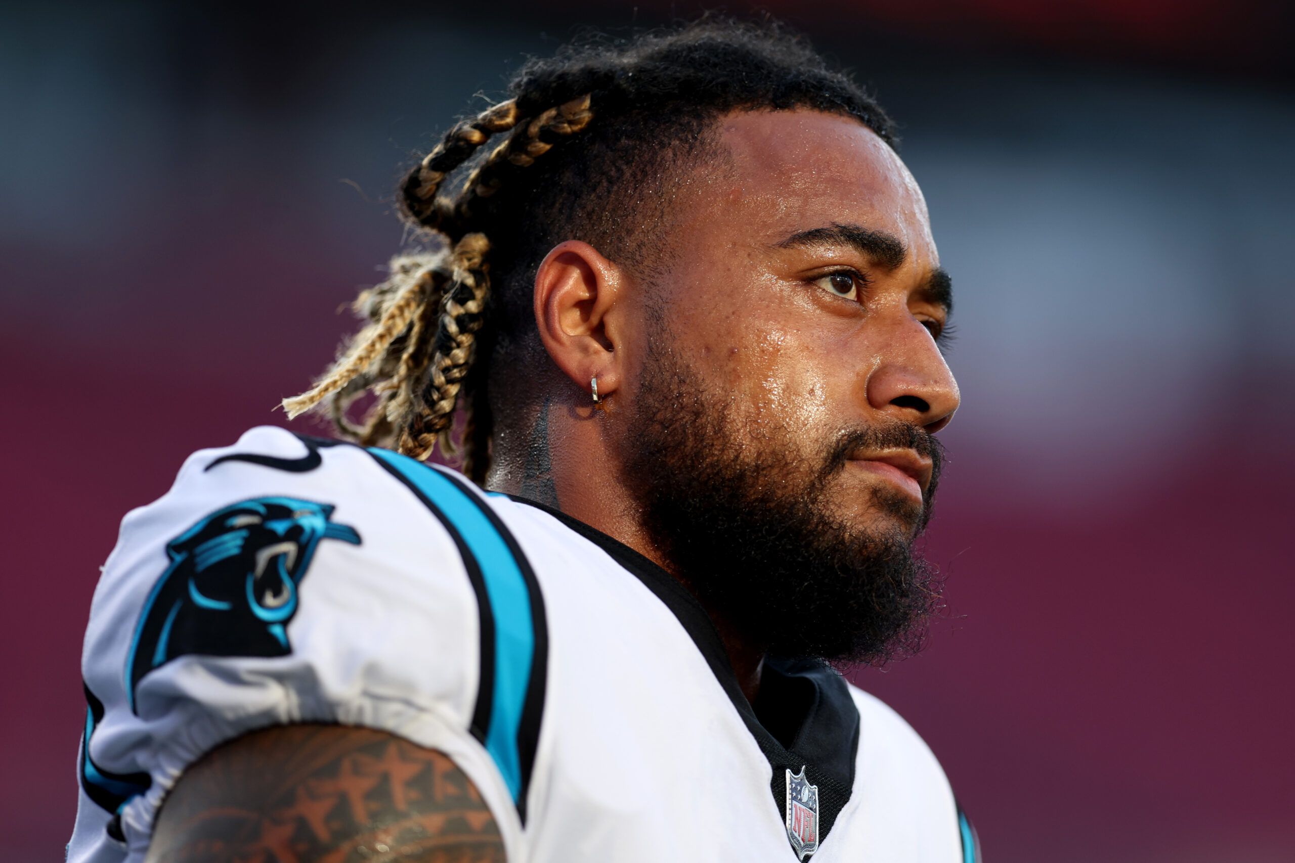 LOOK: New Commanders linebacker Frankie Luvu is…